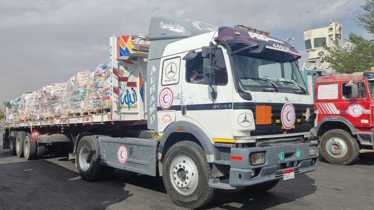 Israel allowed 200 trucks of humanitarian aid into the Gaza Strip - The ...